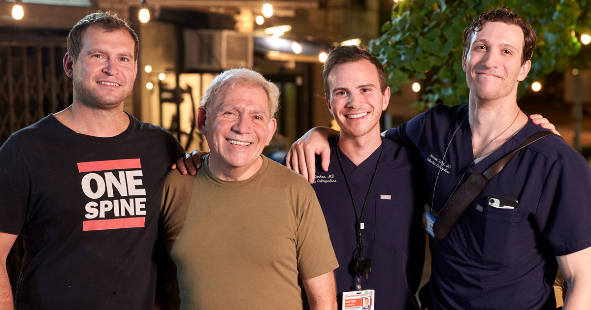 How Three Doctors Saved a Singer Who Suffered a Heart Attack on Stage